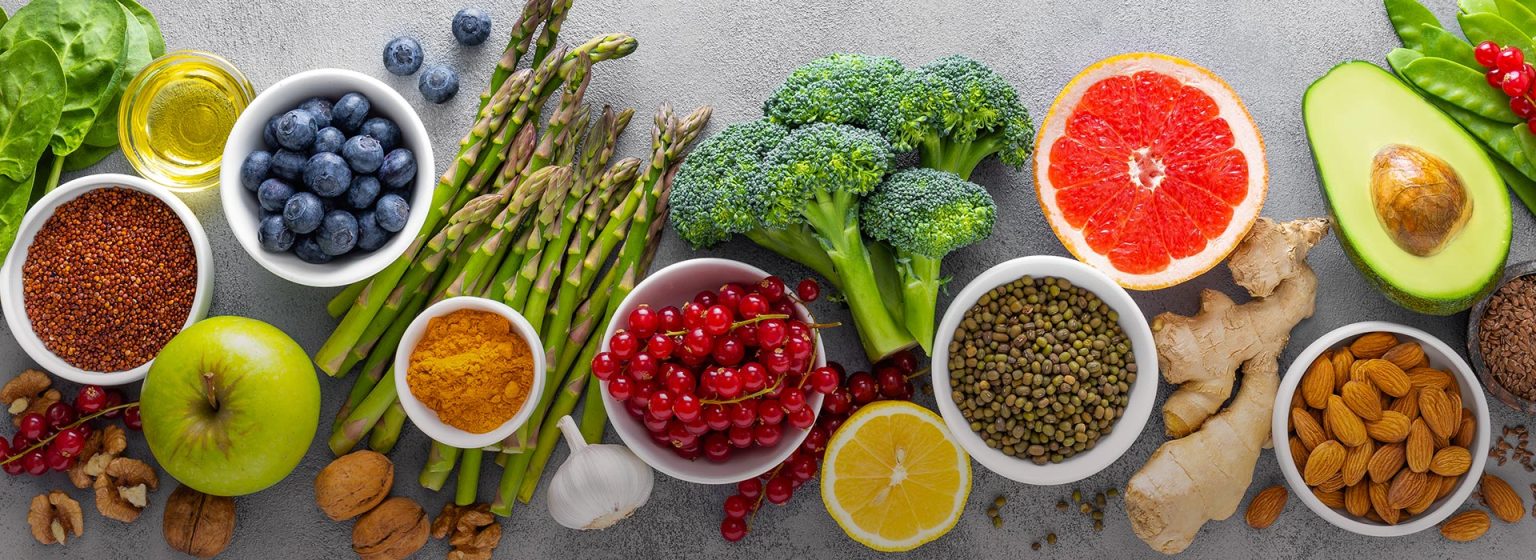 ¿Cuáles son los alimentos ricos en vitaminas y minerales?